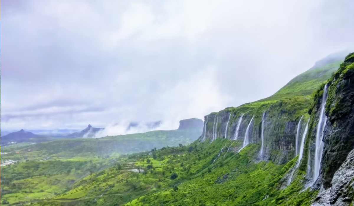 Top Places To Visit In Maharashtra This Summer - TwistMunch